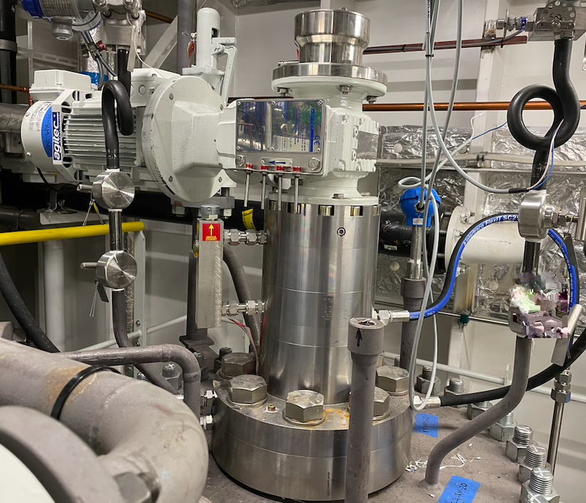 Installation of 2 stirrers aboard a cruise ship